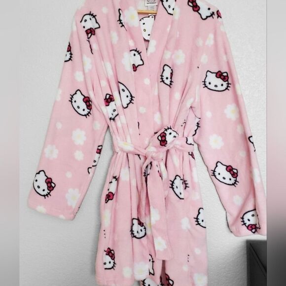Hello Kitty | Intimates & Sleepwear | Hello Kitty By Sanrio Daisy Plush ...